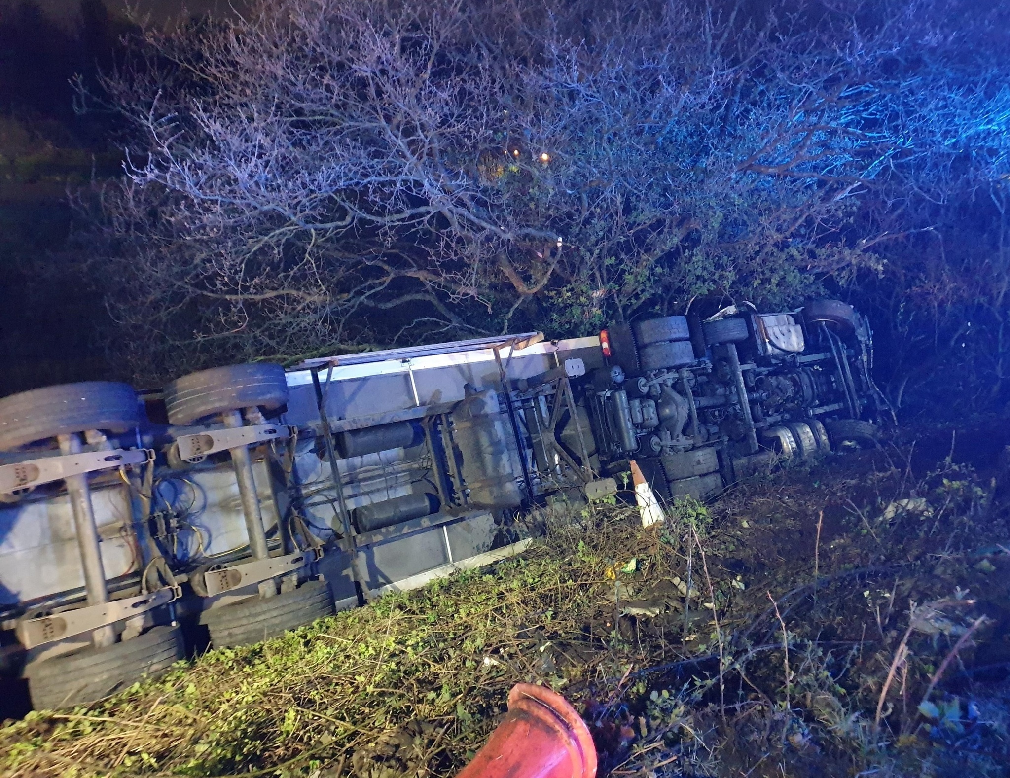 Lorry overturned leads to M6 disruption