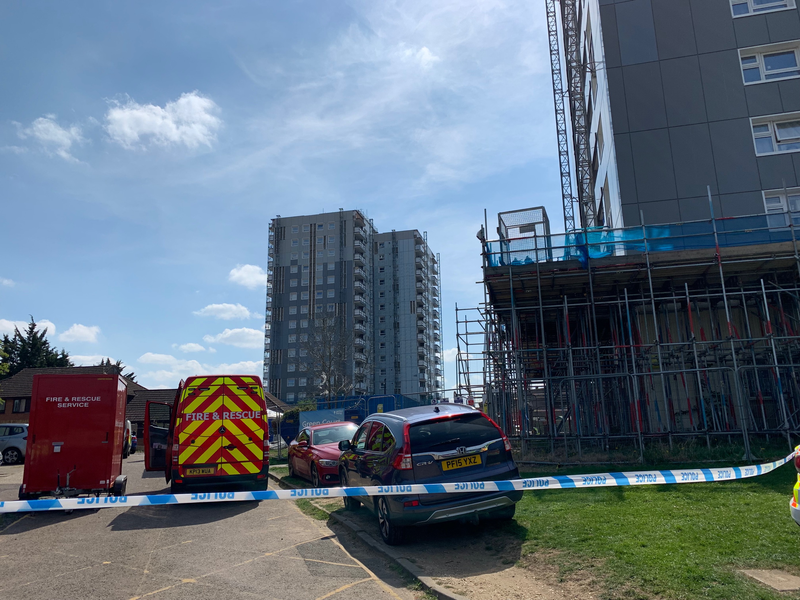 Man who died during Luton apartment block fire "fell from window"