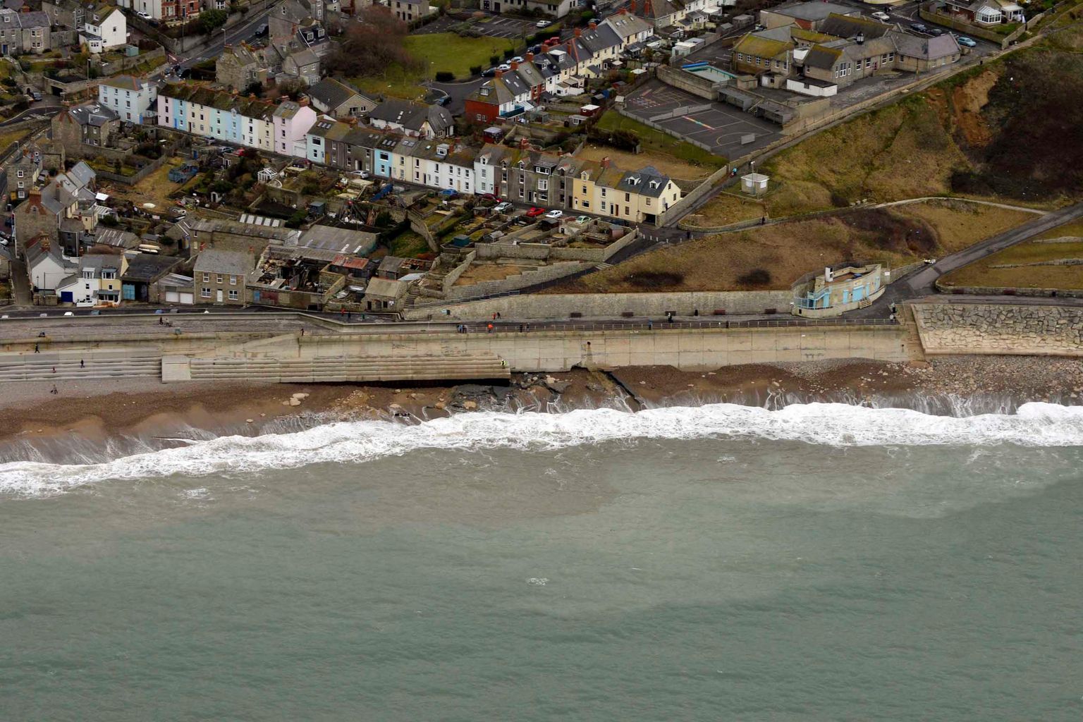 Man rescued from Chesil Cove after falling from sea wall