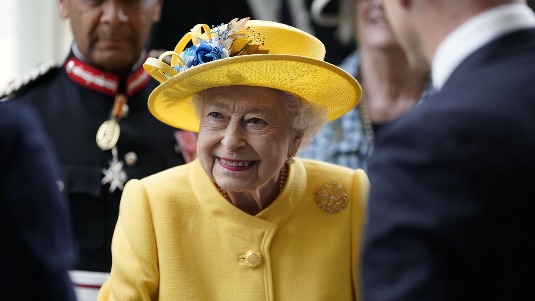 Queen makes surprise visit to see the Elizabeth line at Paddington station