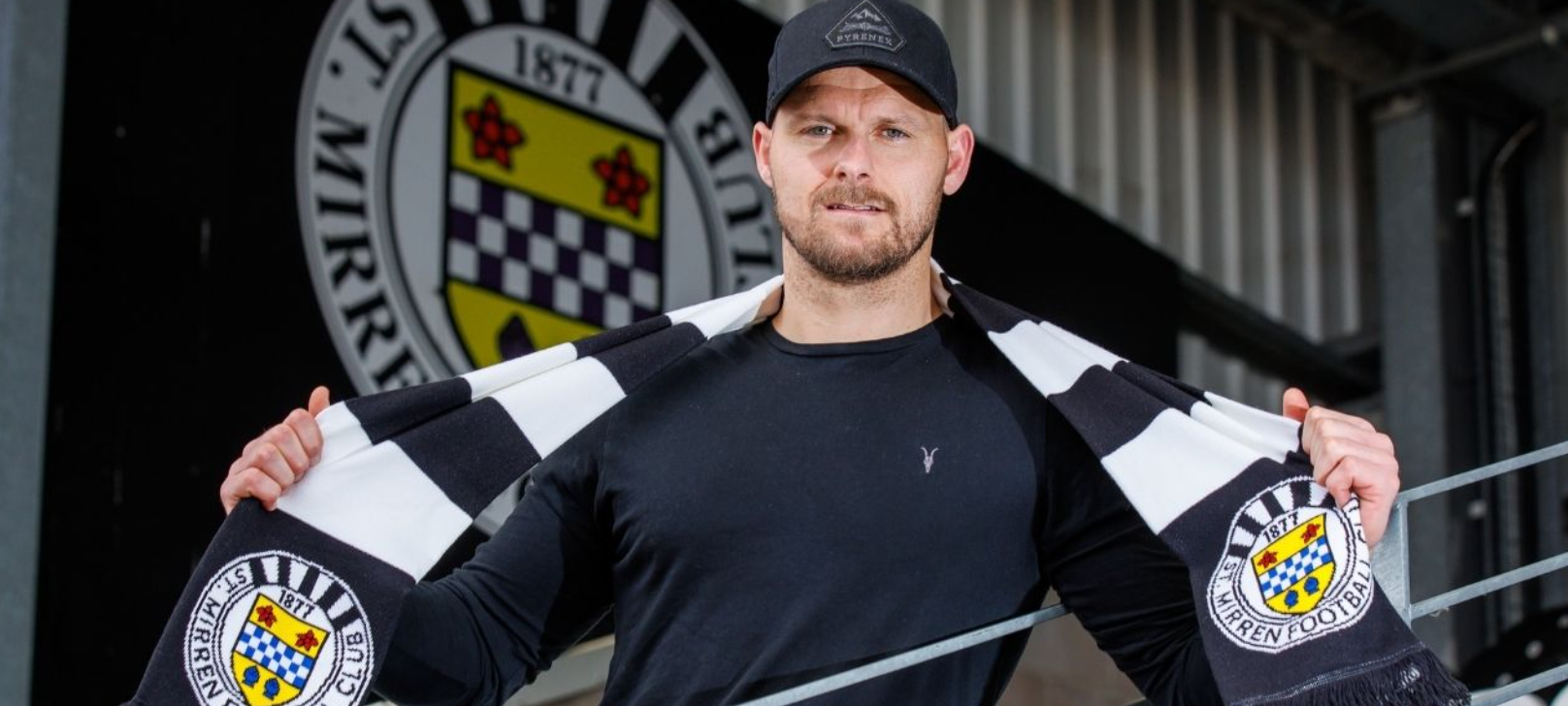 St Mirren sign Dundee United goalkeeper Trevor Carson