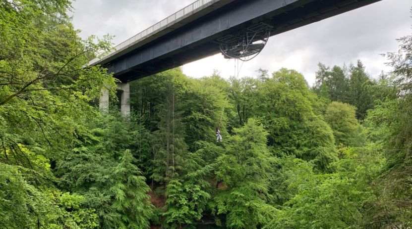 Man smashes bungee jump world record from Scottish bridge | News - Clyde 1