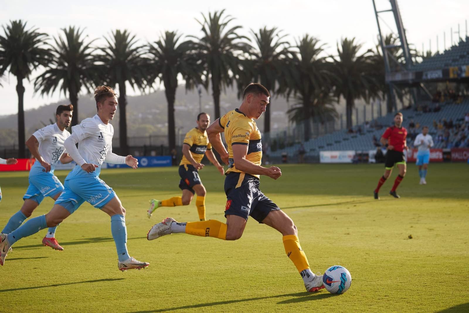 Hibernian make Lewis Miller second defensive signing of the day.