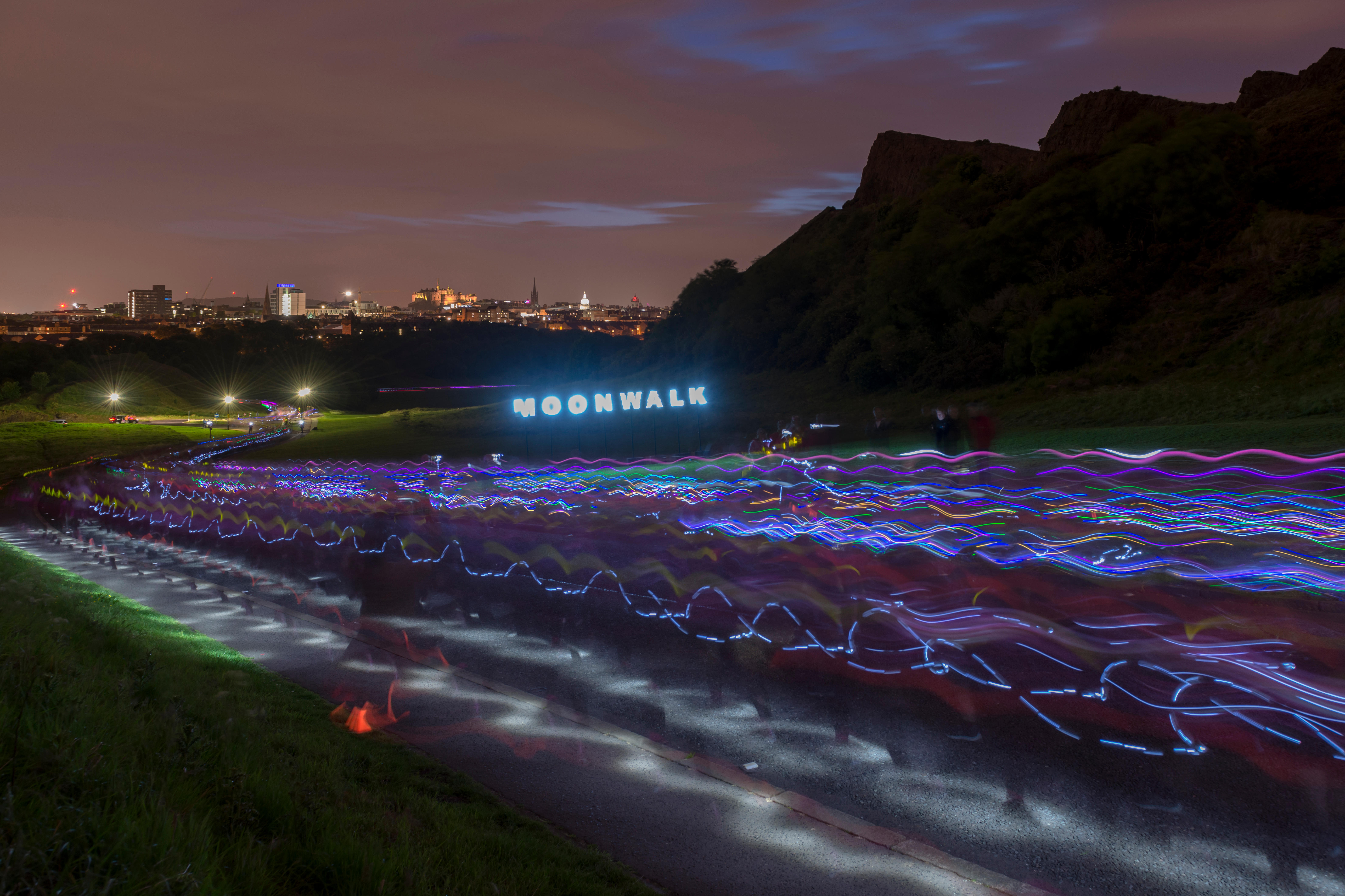 Politicians join forces in MoonWalk to raise money for breast cancer ...
