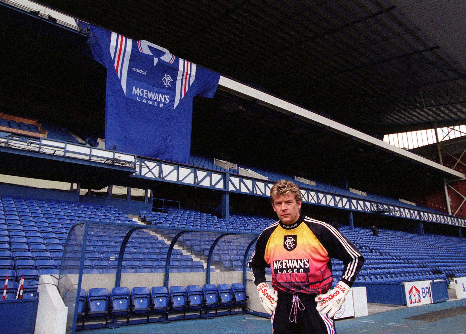 Legendary goalkeeper Andy Goram has died