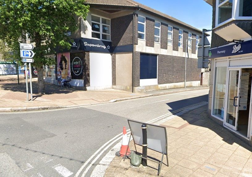 Man suffers head and face injuries following daylight robbery in Saltash