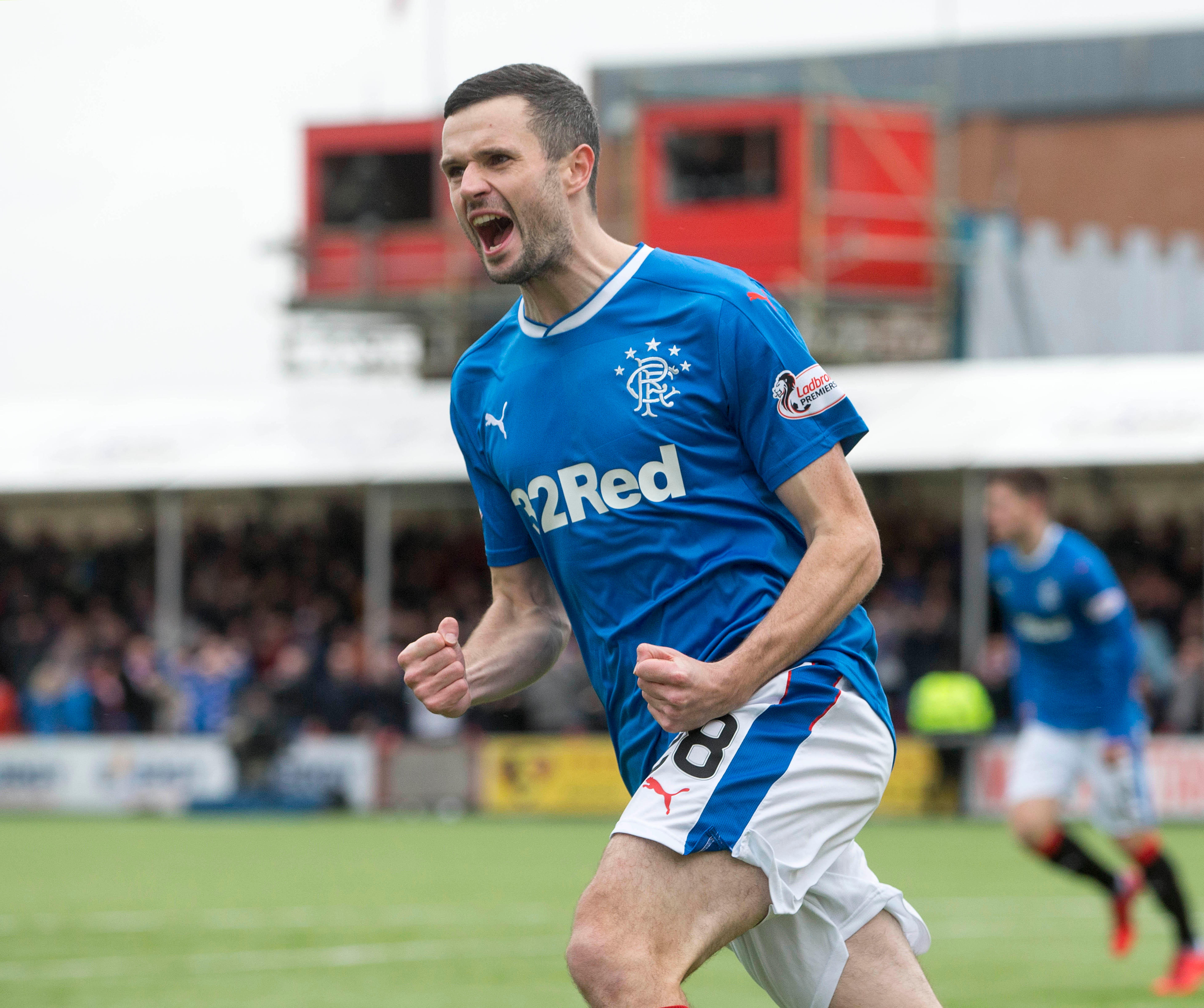 St Johnstone sign experienced winger Jamie Murphy.