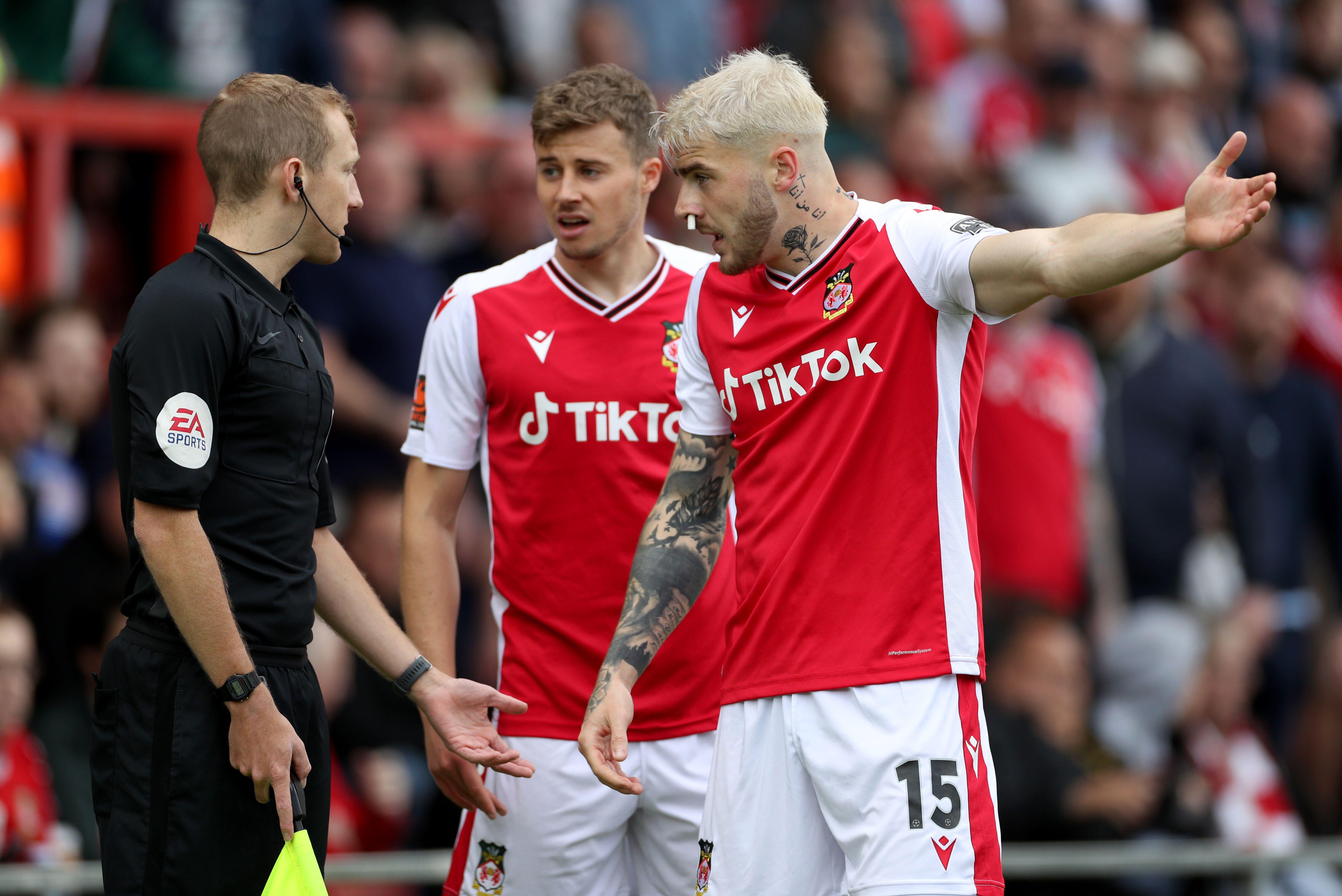 Defender Tyler French is 1st Dundee signing for boss Gary Bowyer.