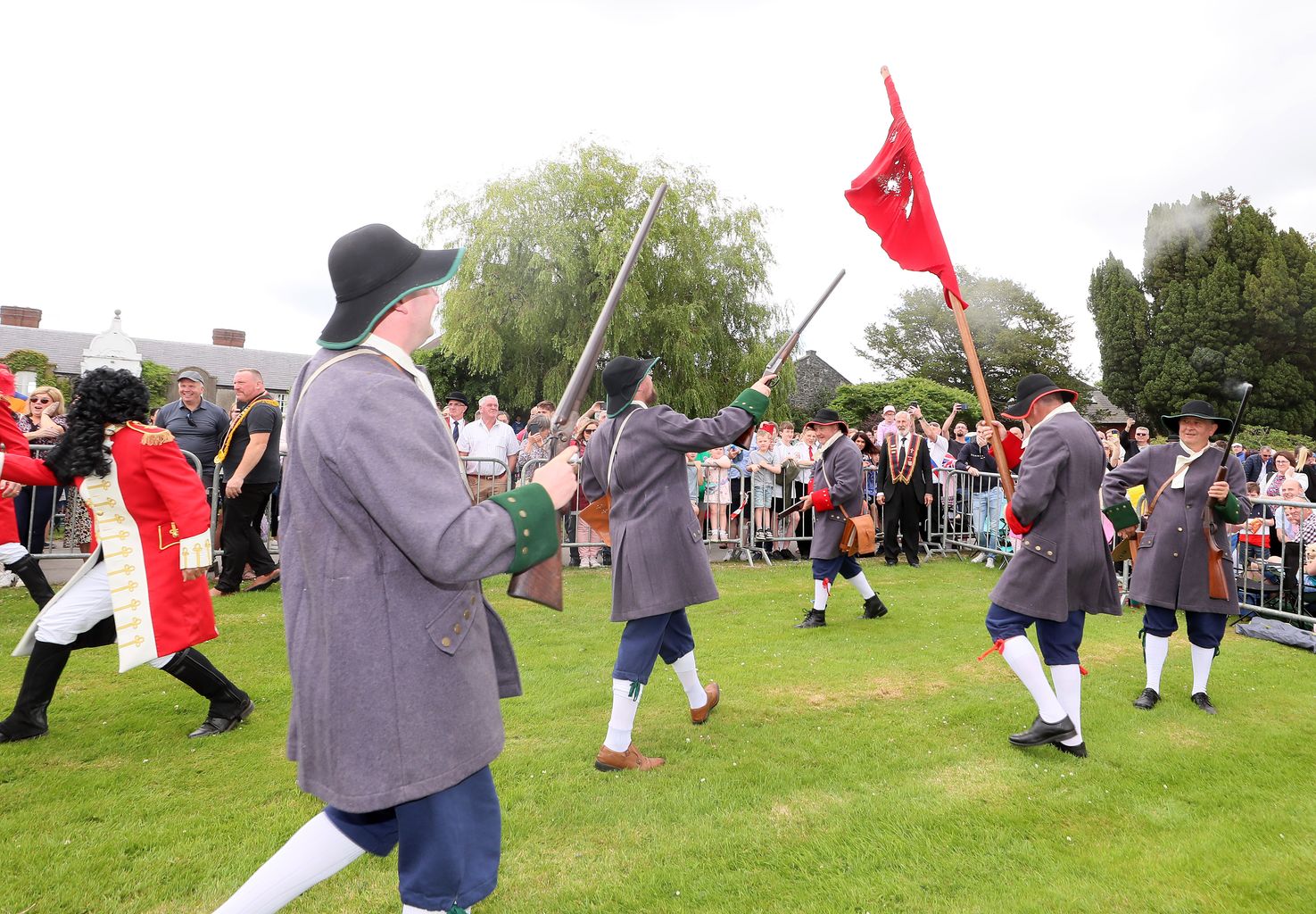Thousands attend Scarva sham fight | News - Cool FM