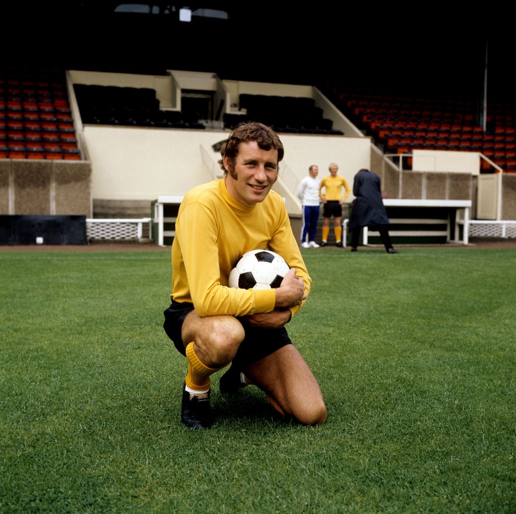 Tributes after ex-Northern Ireland manager and player Terry Neill dies ...