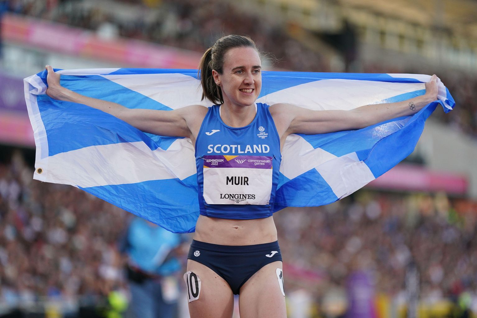 Laura Muir wins a gold medal in the 1500m to add to 800m bronze