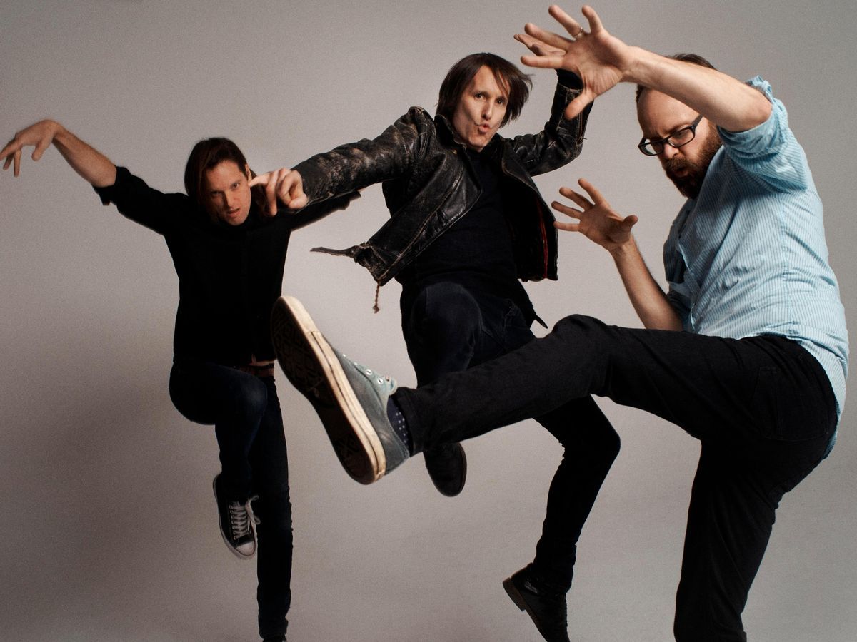 Ash celebrate 30 years with an anniversary show at the Ulster Hall ...