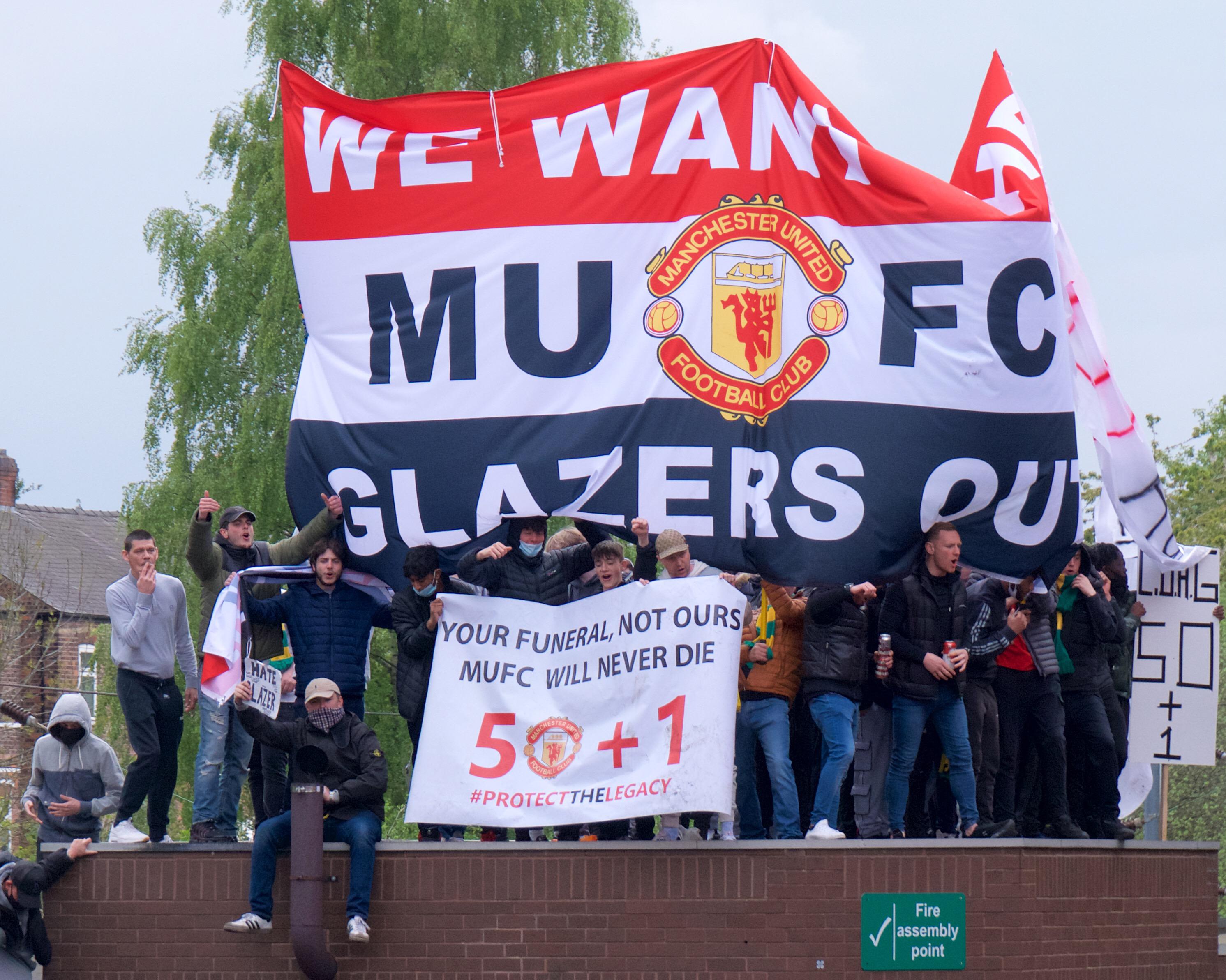 Manchester United fans protest over club's ownership