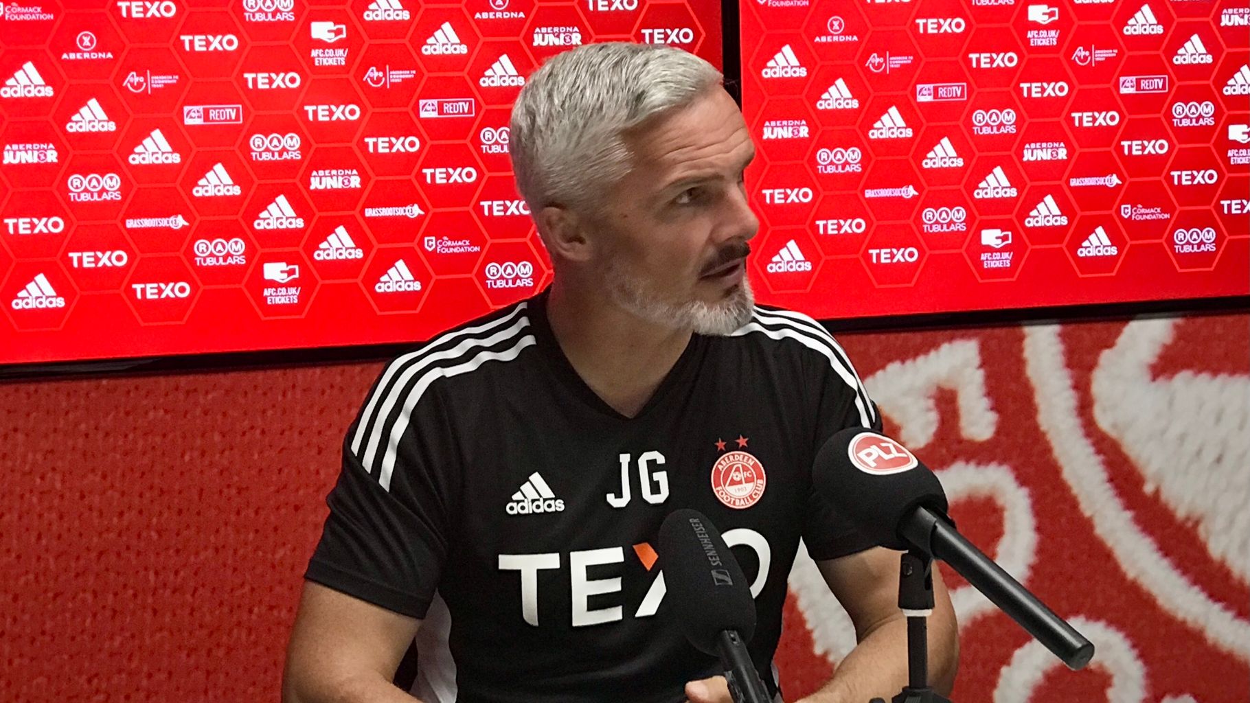 Red card a turning point as Aberdeen hammer Livingston 5-0.