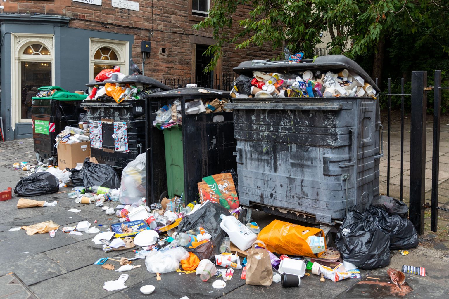 Major clean-up operation begins in Edinburgh as strike action ends