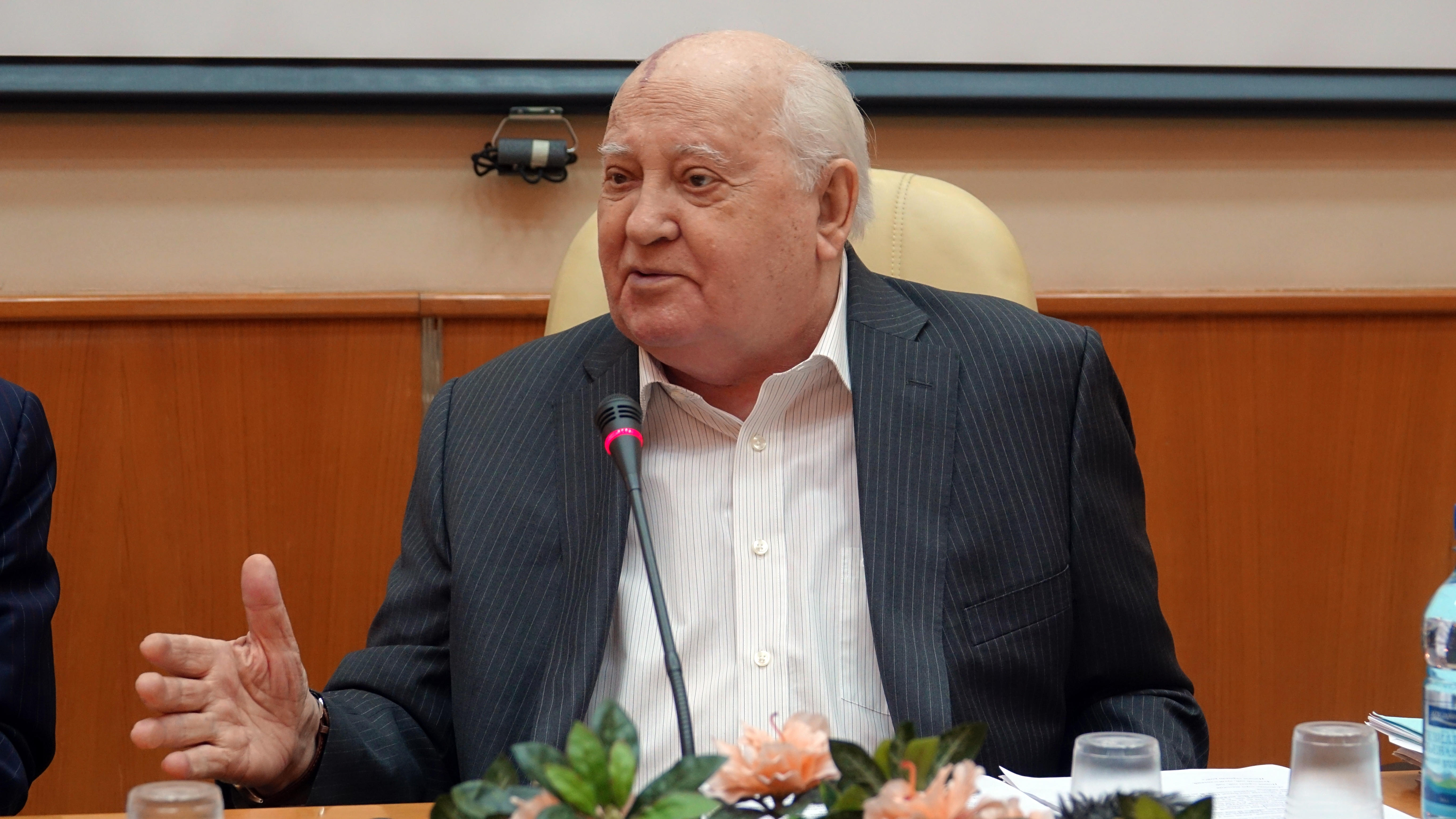 Tributes paid to former Soviet leader Mikhail Gorbachev