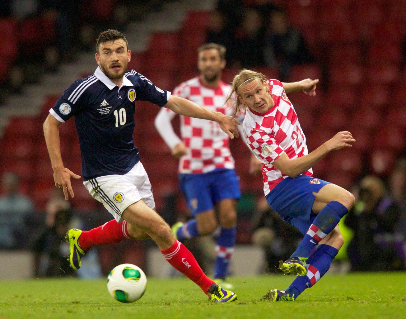 Hearts sign Robert Snodgrass