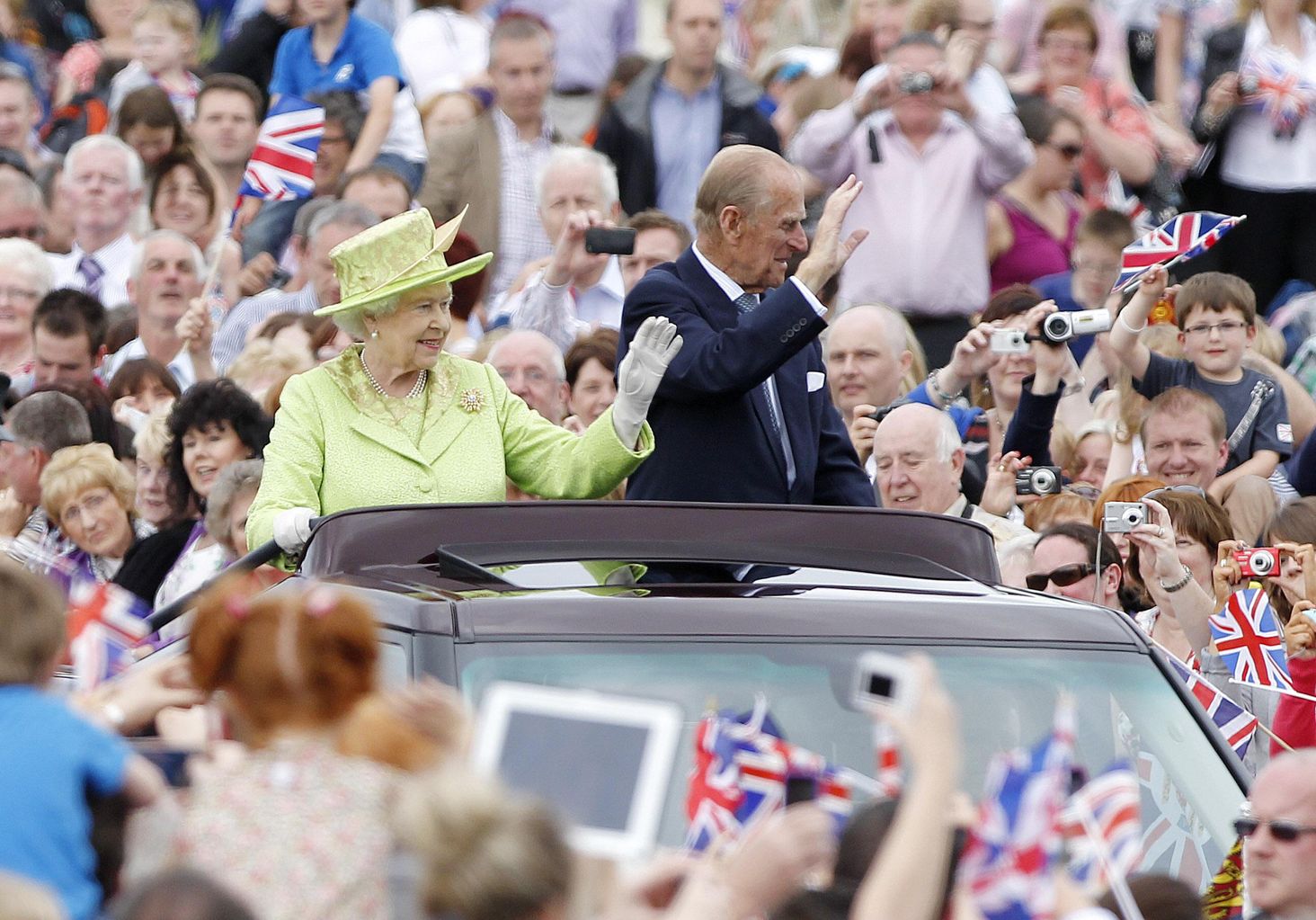 Queen Elizabeth II's royal visits to Northern Ireland in pictures ...