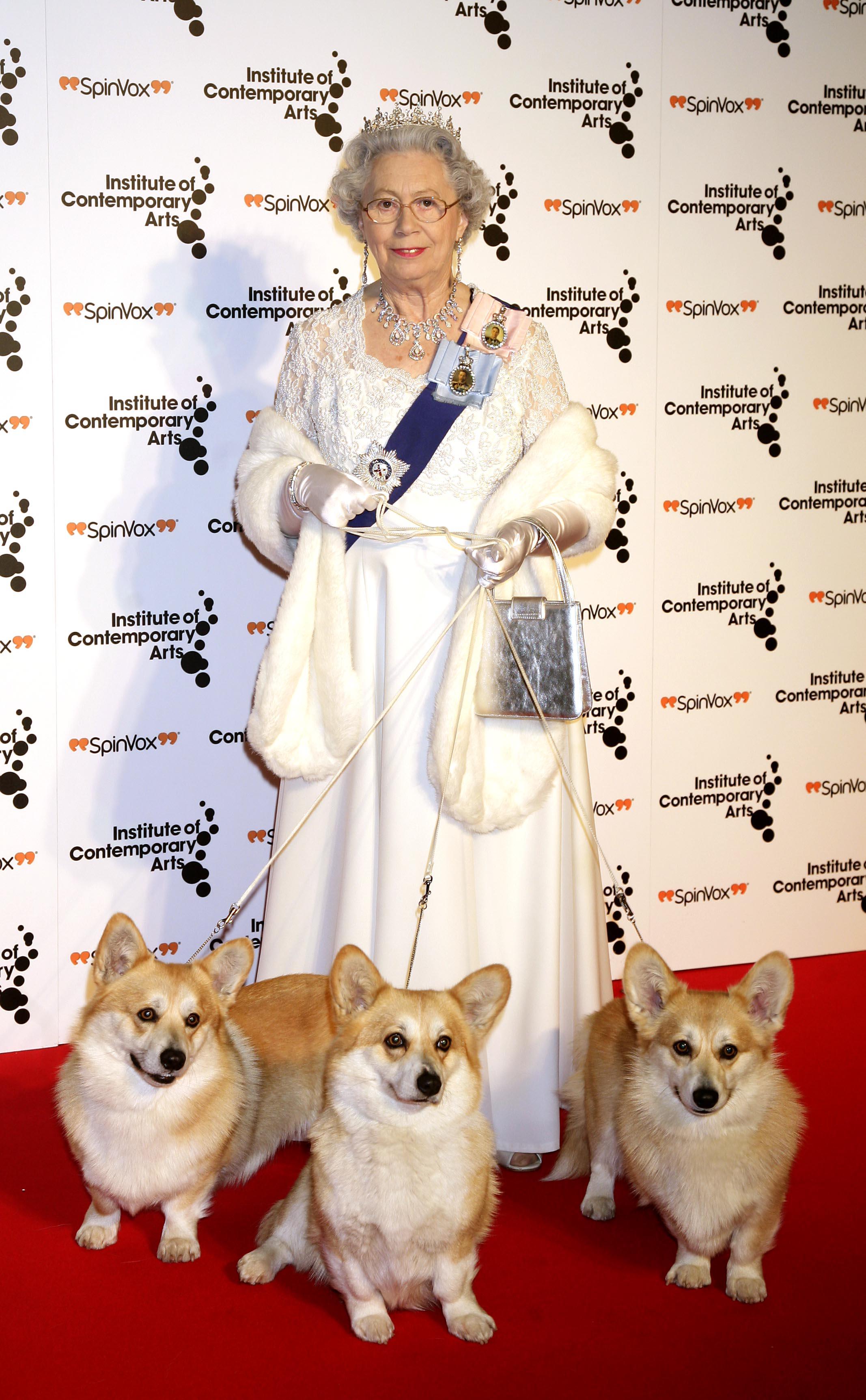A Queen lookalike from Essex gives up after 34 years out of respect