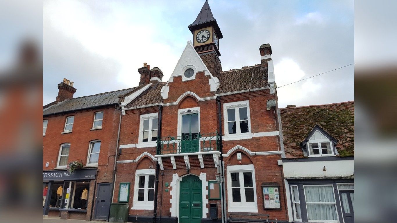 Fordingbridge Town Hall opens Book of Condolence to The Queen | GHR ...