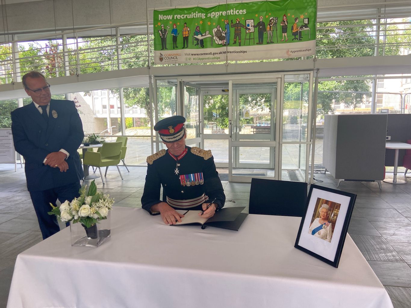 Lord Lieutenant of Cornwall one of those to guard Queen's coffin during ...