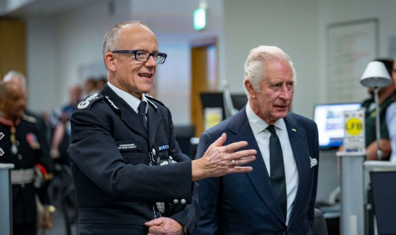 The King visits Met's special operations room in Lambeth