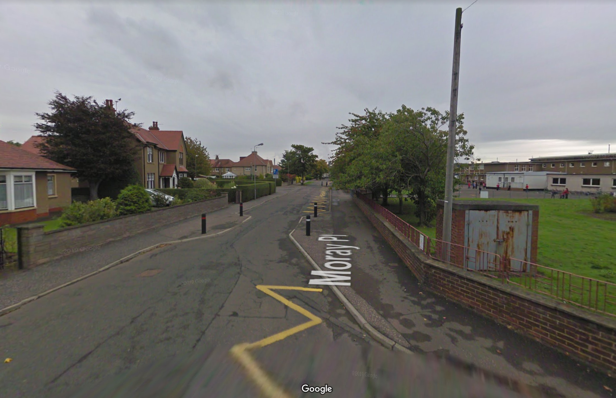 Search for man who approached children in Grangemouth