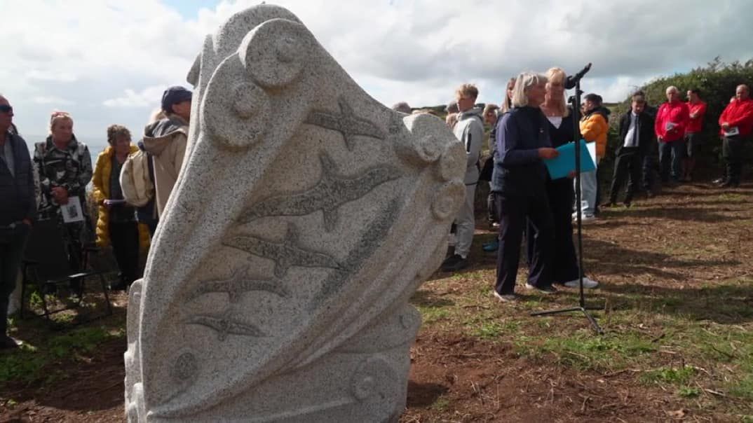 Memorial unveiled to those who died in Cornish lifeboat disaster