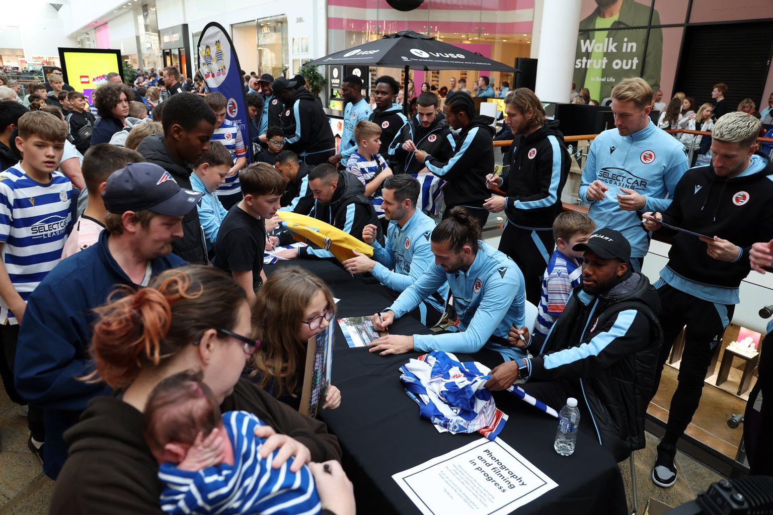 Hundreds of fans turn up to meet Reading footballers in town centre
