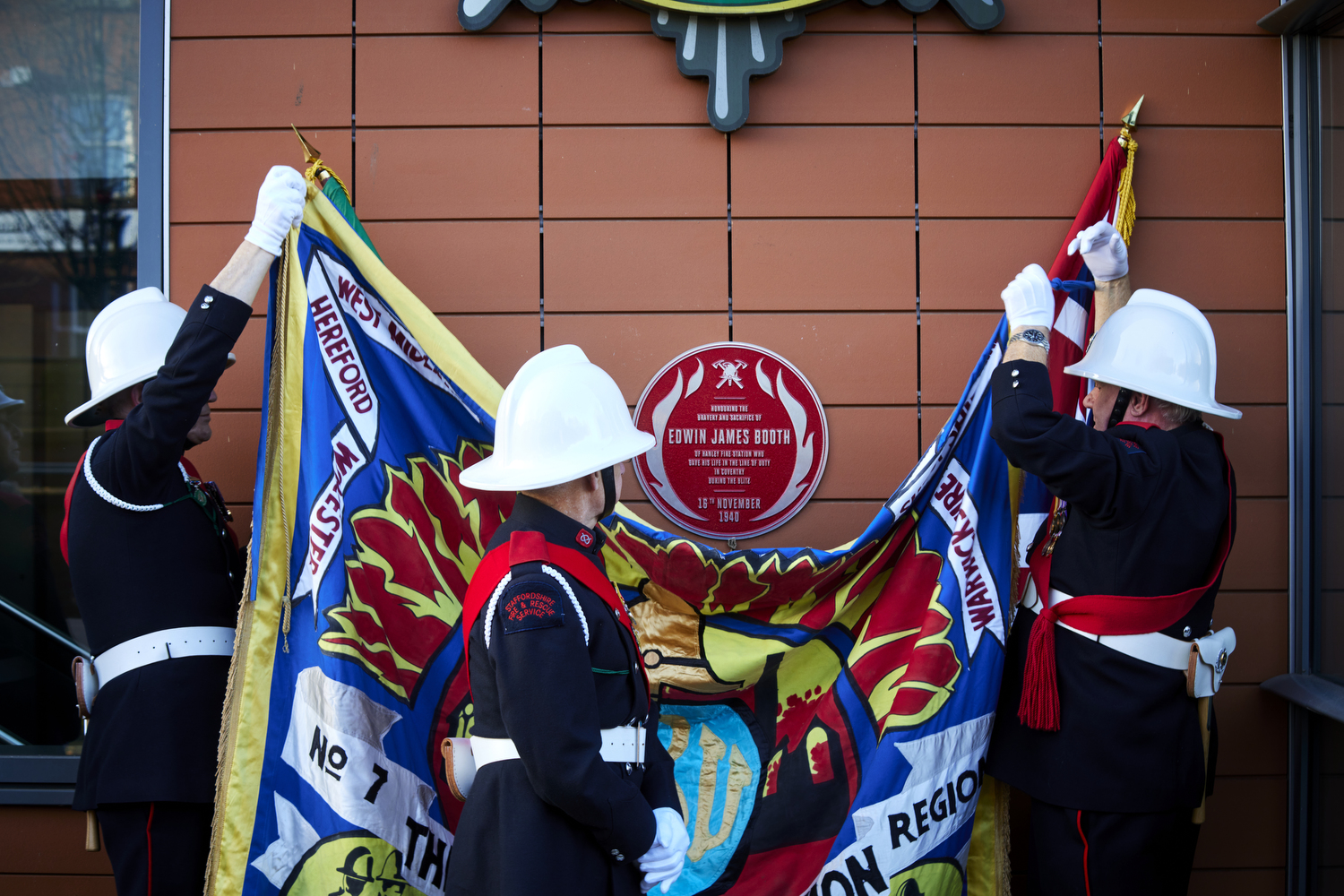 Plaque unveiled for hero firefighter from Fenton who died fighting the ...