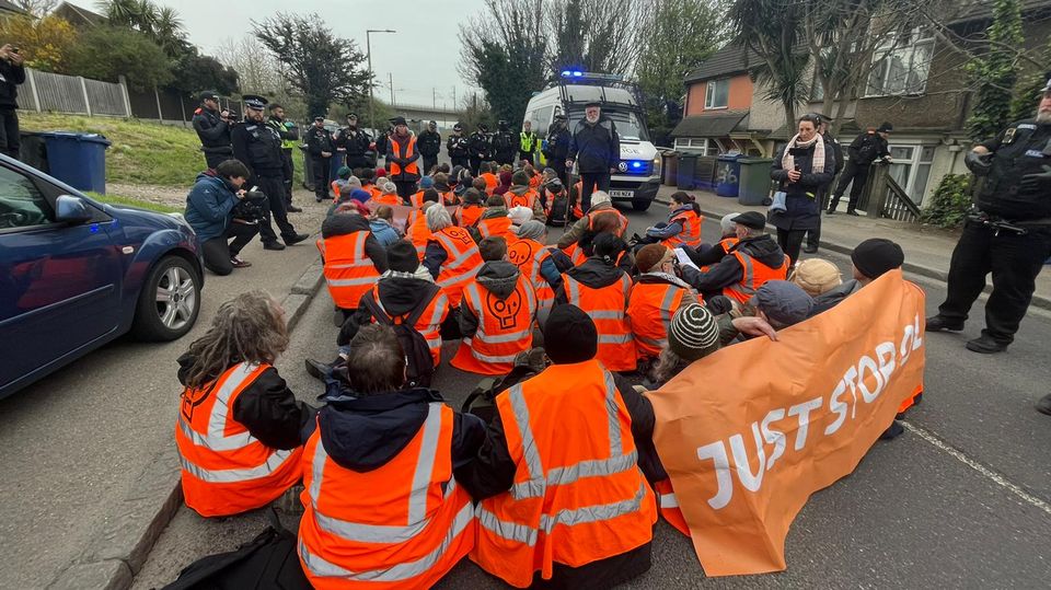 Campaigners who protest on the M25 may now be hit with tougher ...