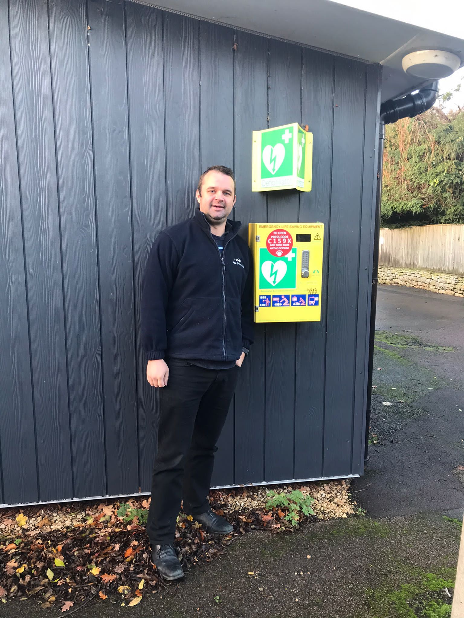 Calls for new housing estates in the Cotswolds to install defibs