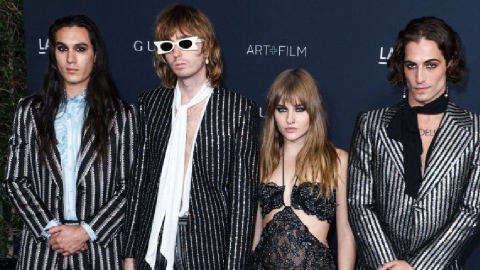 Maneskin: Δημοσίευσαν φωτογραφία στο Instagram όπου φιλιούνται μεταξύ ...