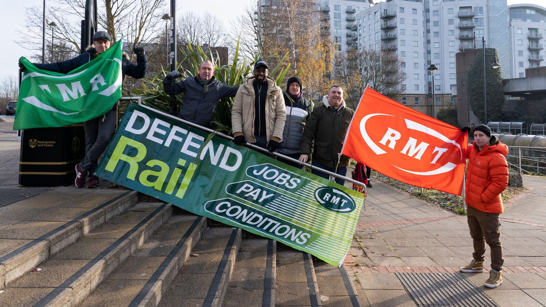 More rail strikes as talks fail