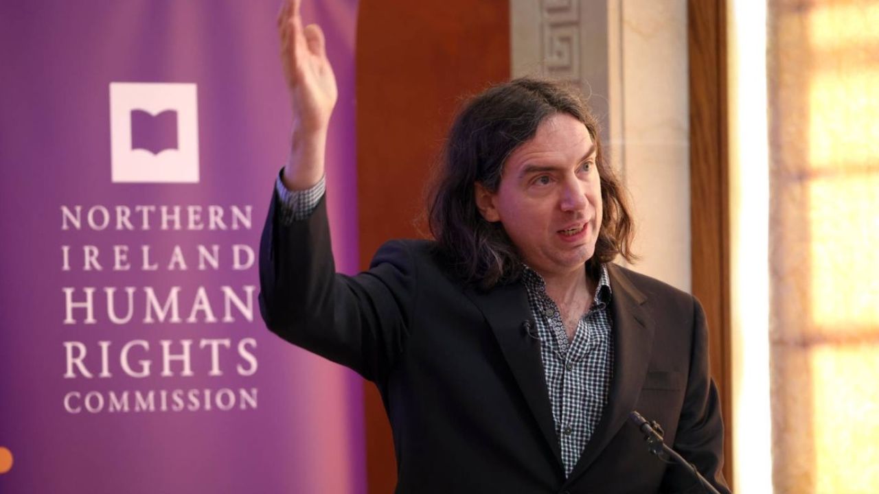 Gary Lightbody issues powerful speech on ‘mental health epidemic’ in ...