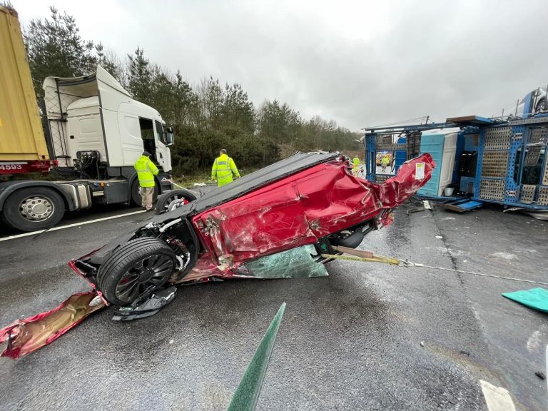 Lorry and two cars crash on the M3 | News - Hits Radio (South Coast)