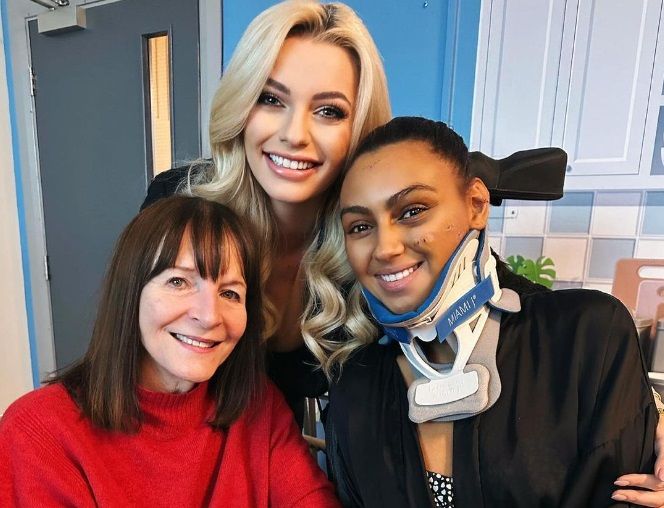 Miss Wales receives hospital visit from current Miss World