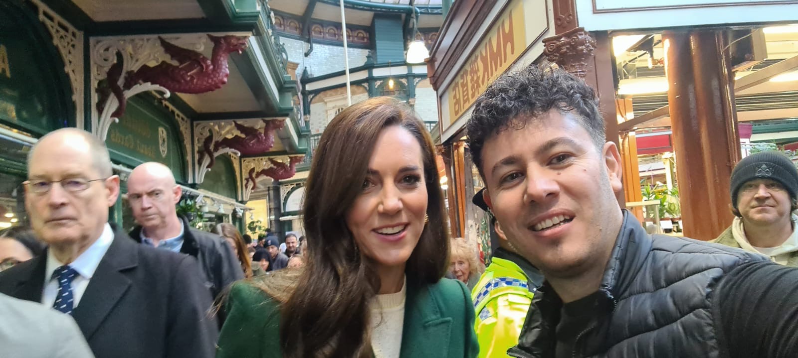 Kate Middleton poses for selfie with Leeds barber | News - undefined