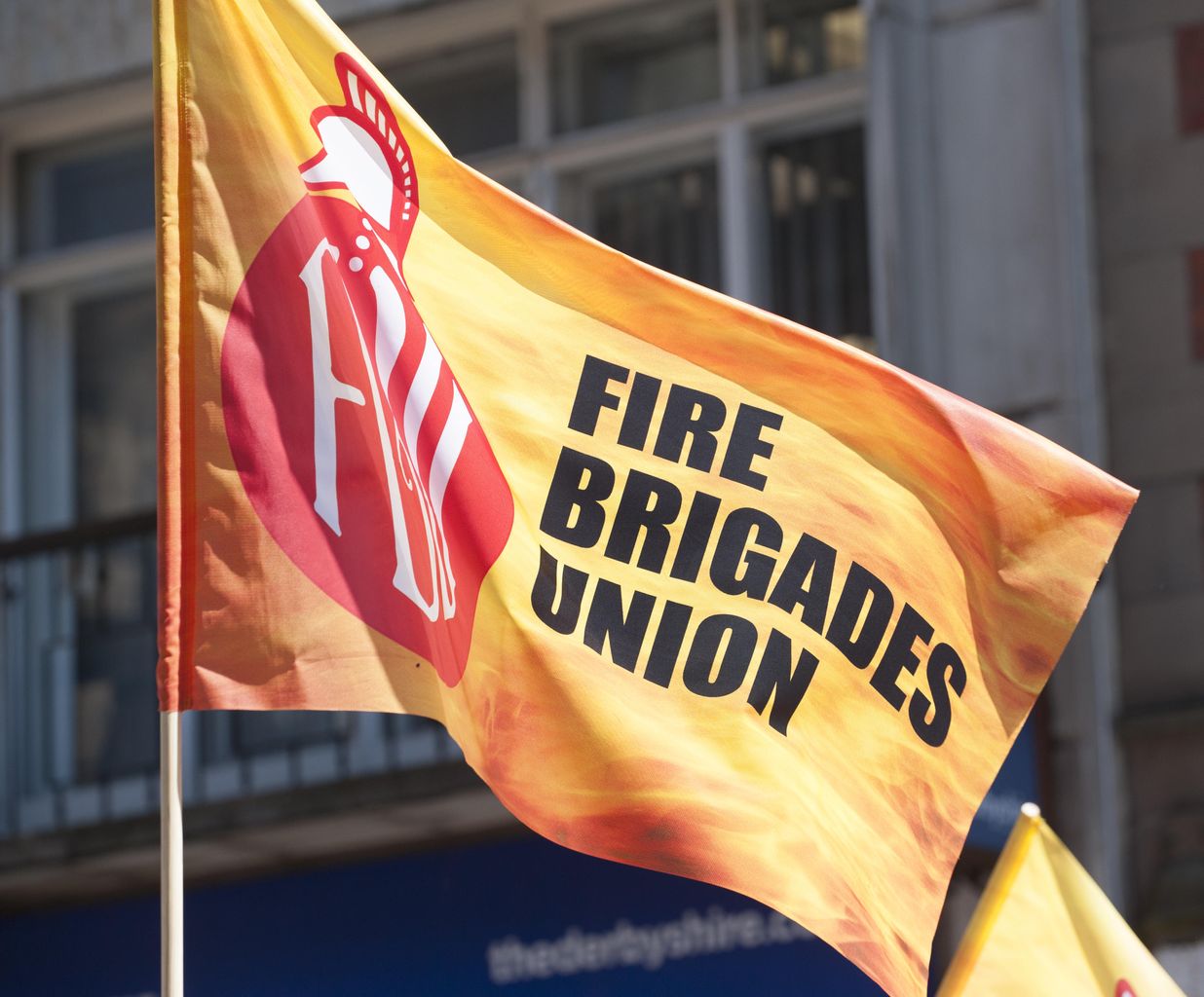 Fire Brigades Union recommends members accept new pay deal
