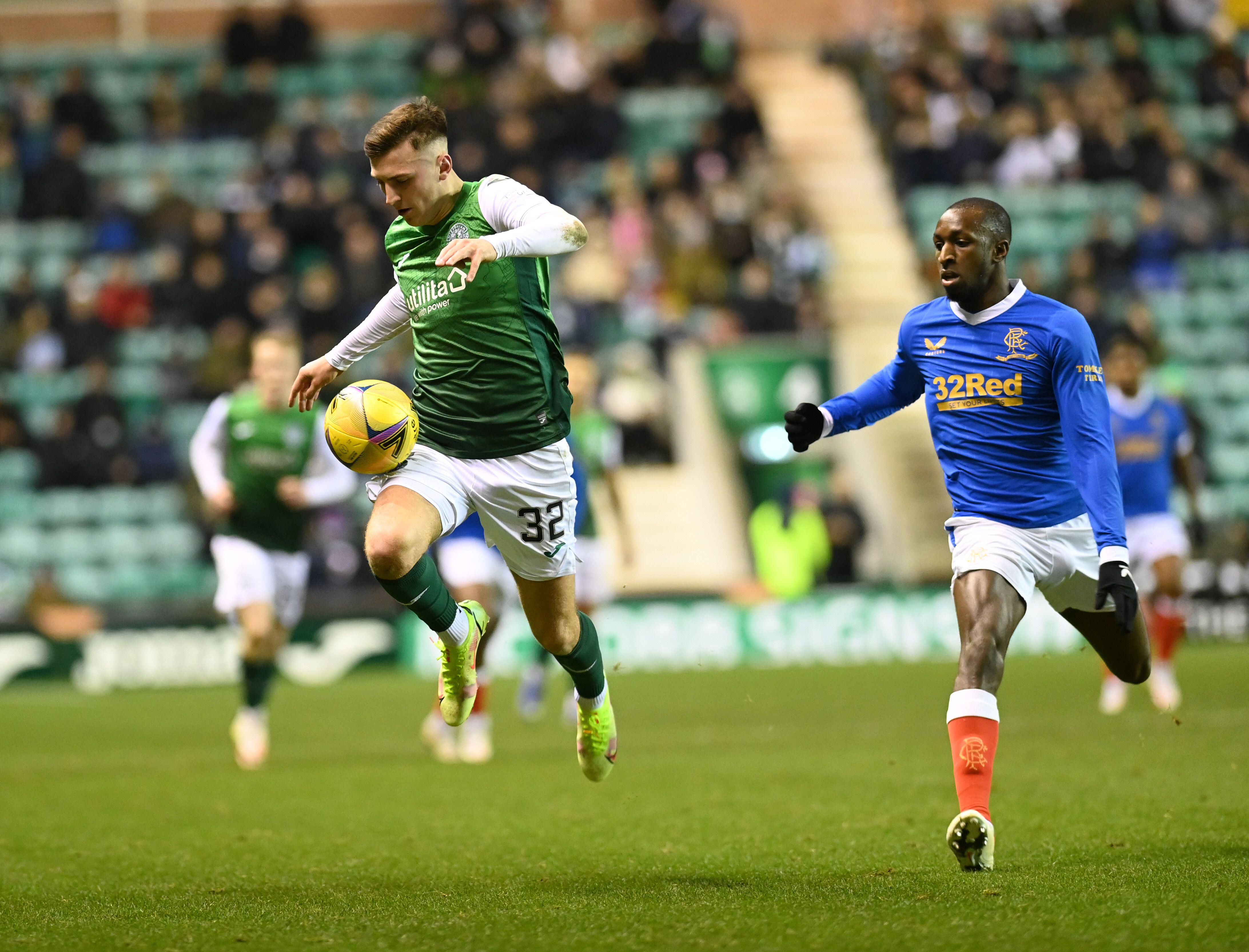 Josh Campbell signs new long-term Hibs contract