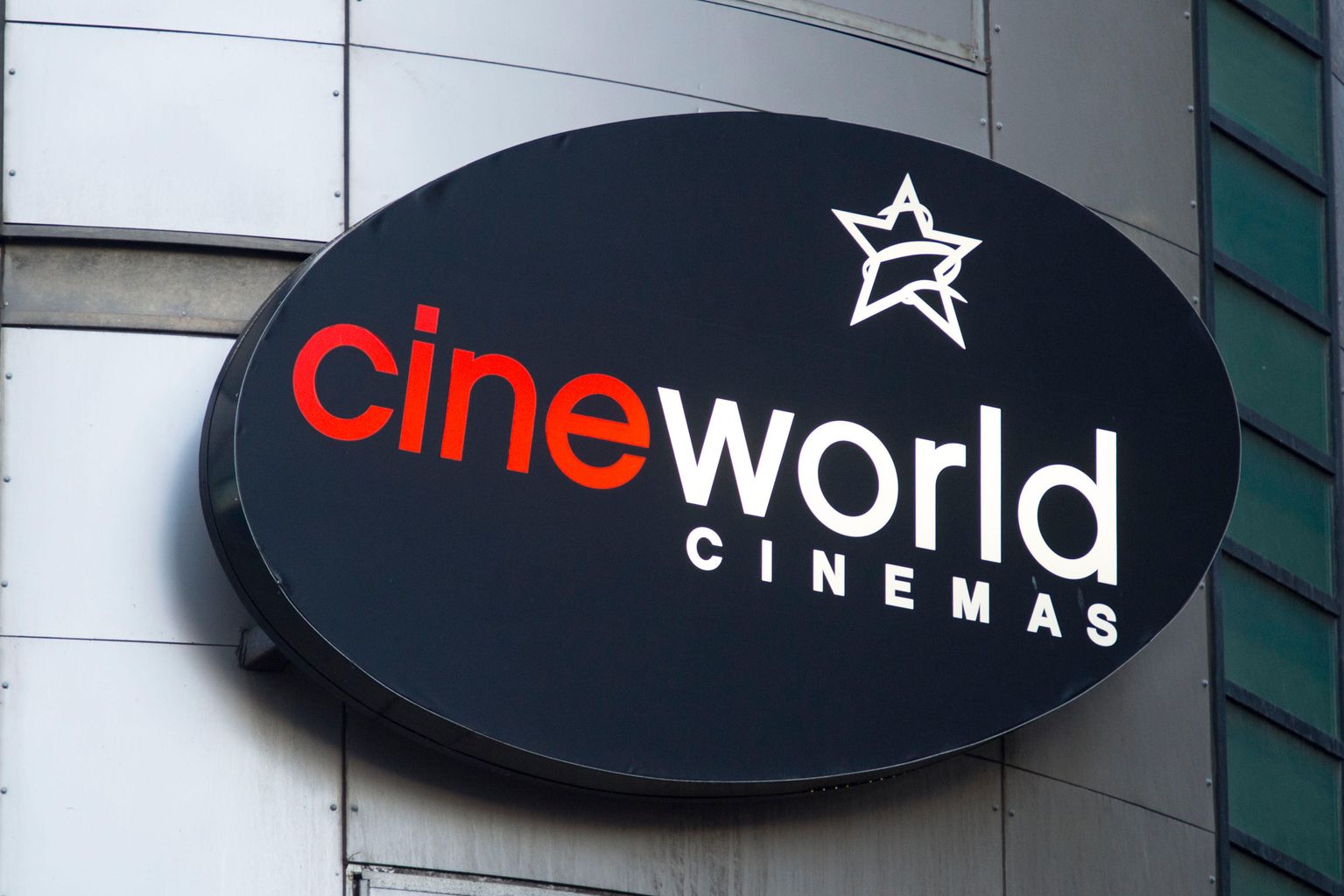 O2 Cineworld closed after stabbing
