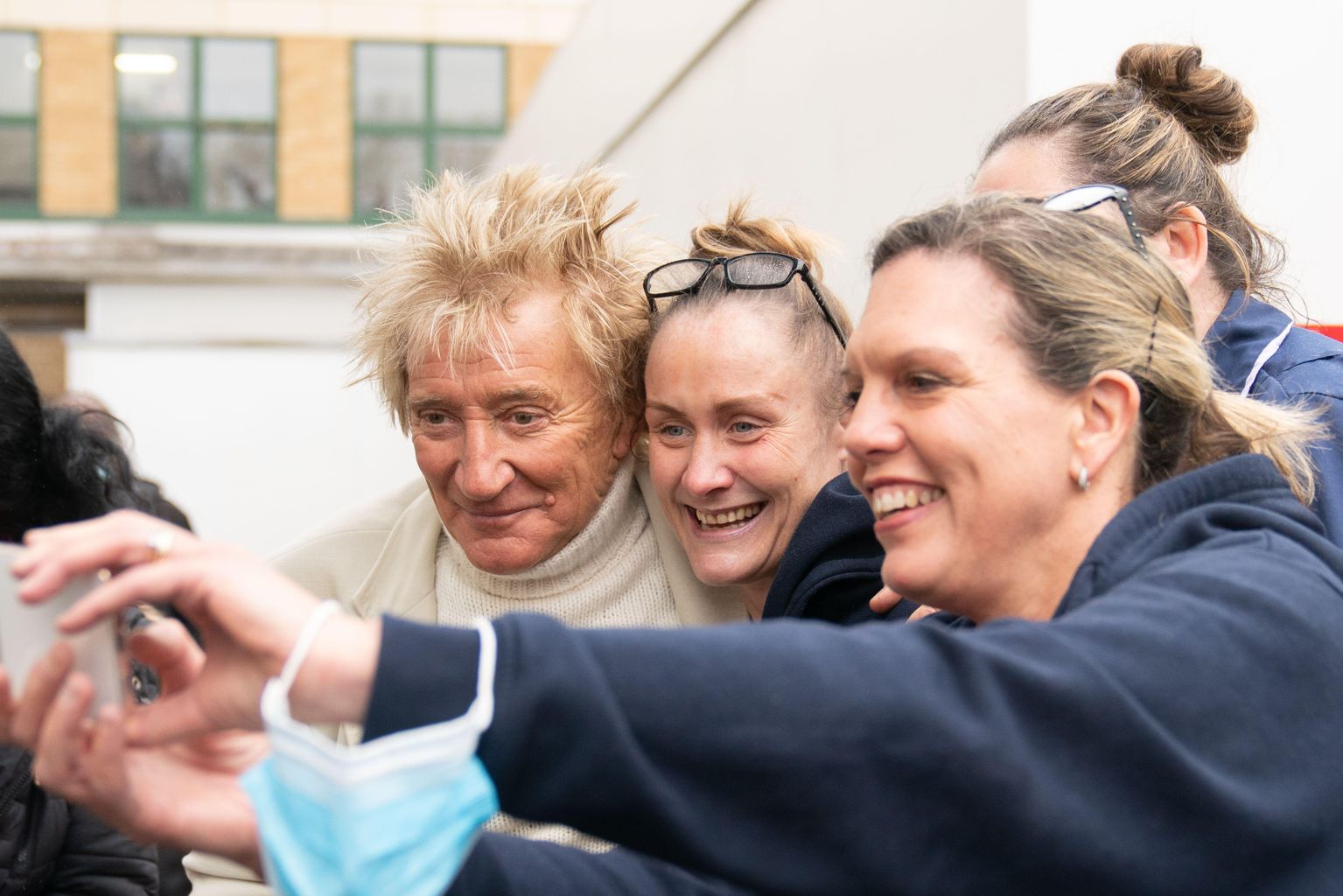 Rod Stewart follows up on scans pledge in Essex