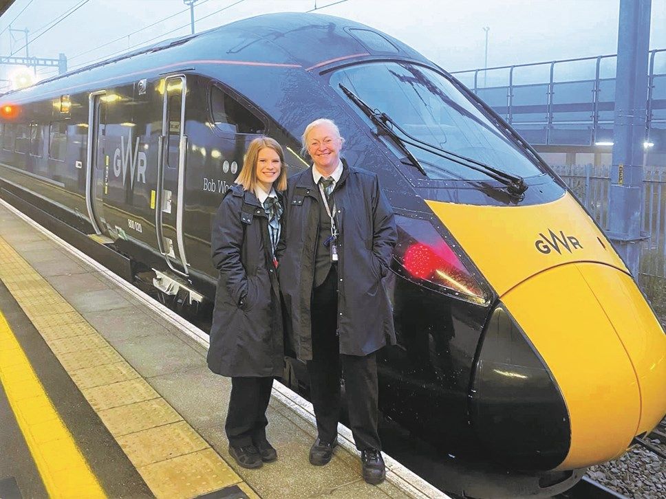 GWR and samaritans encourage life saving 'small talk' at Reading station