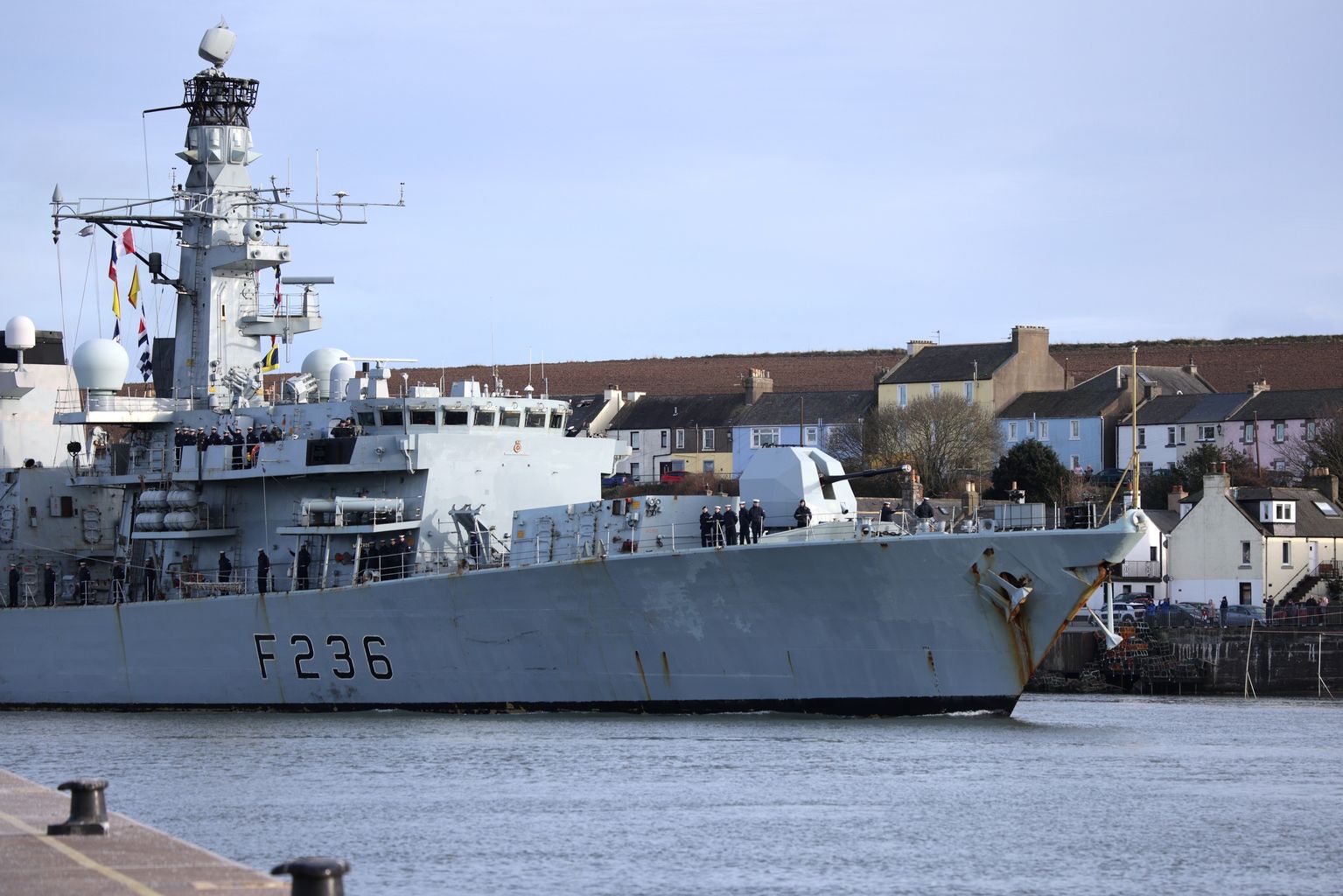 HMS Montrose sets sail from her affiliated hometown - Tay FM