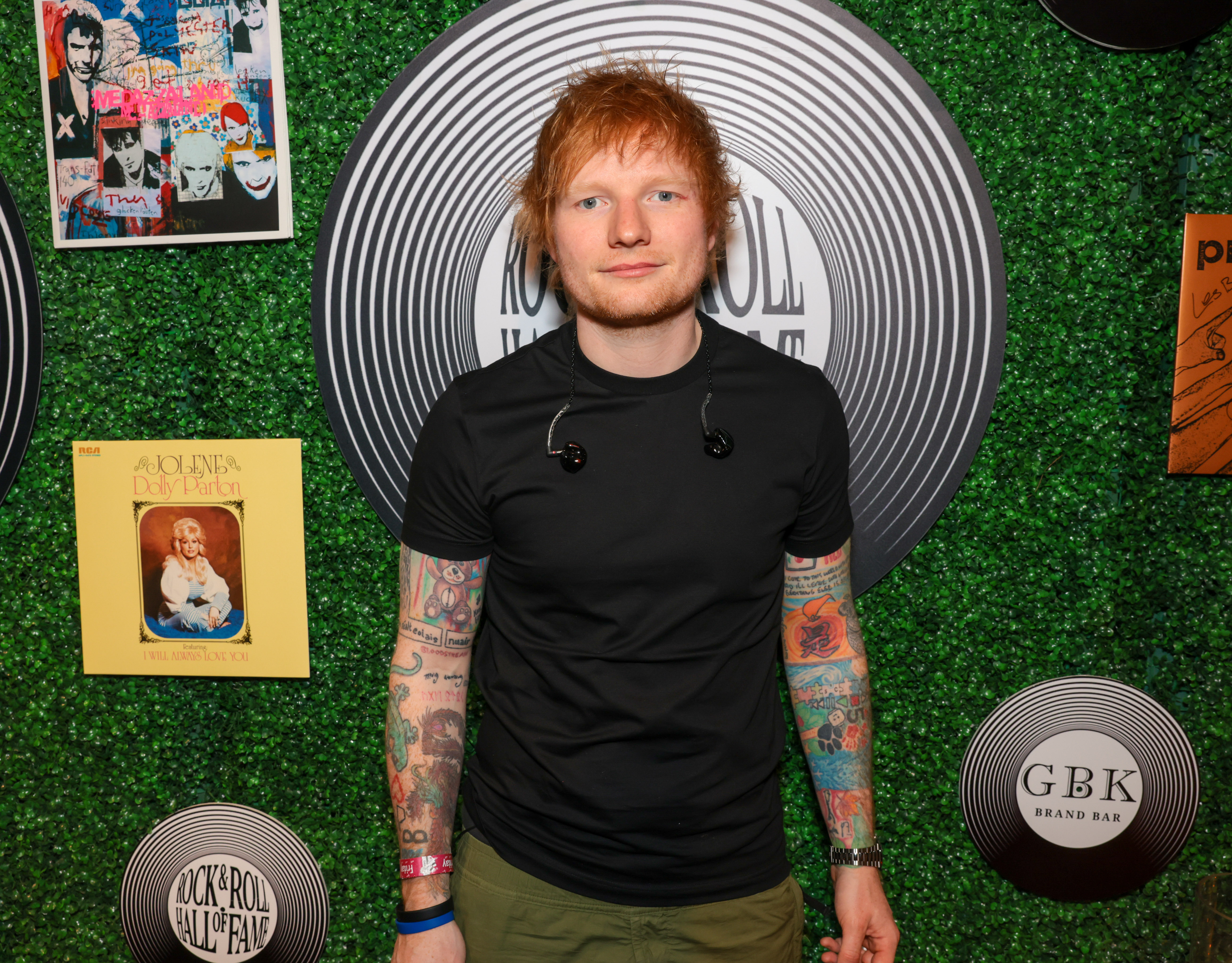 Ed Sheeran surprises New York City busker Mike Yung in subway station