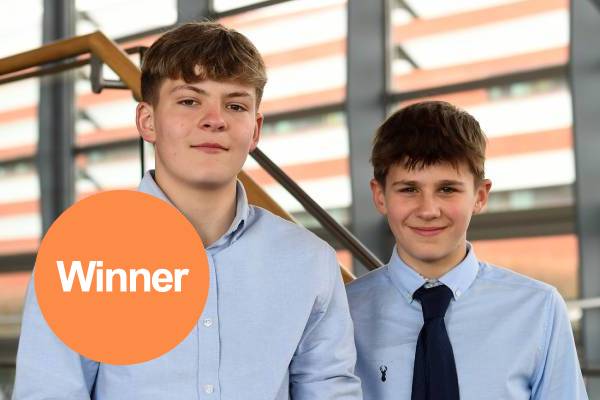 Teenagers awarded for M4 bravery