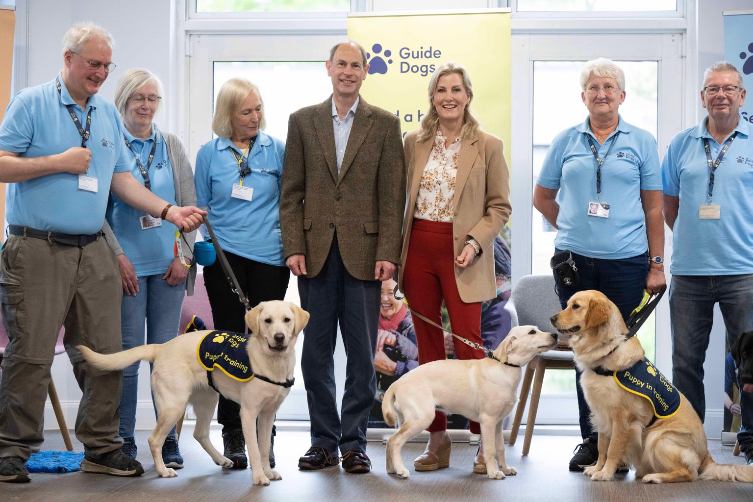 Duke Duchess Edinburgh train puppies Reading