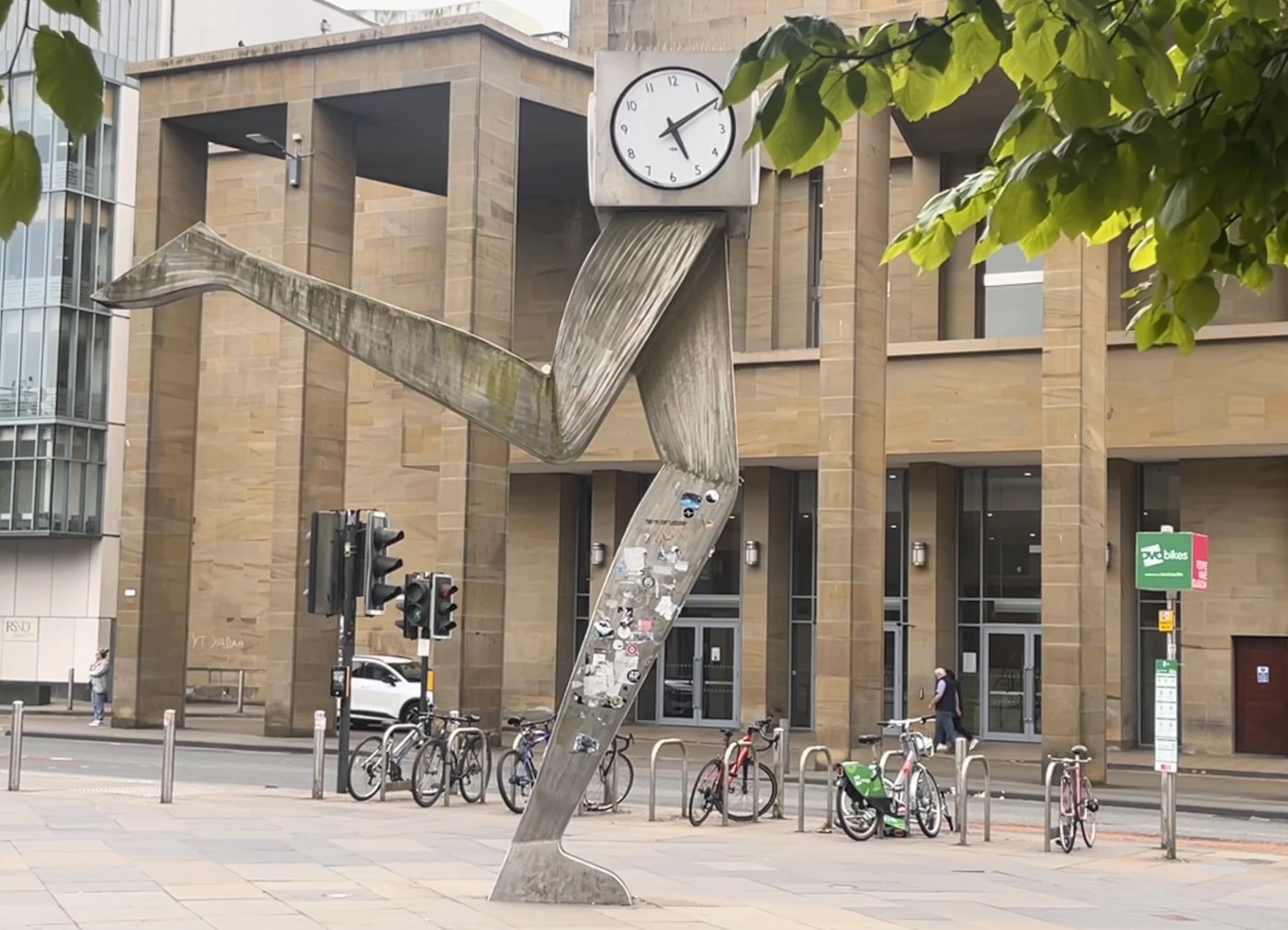 Iconic Clyde Clock to be cleaned up