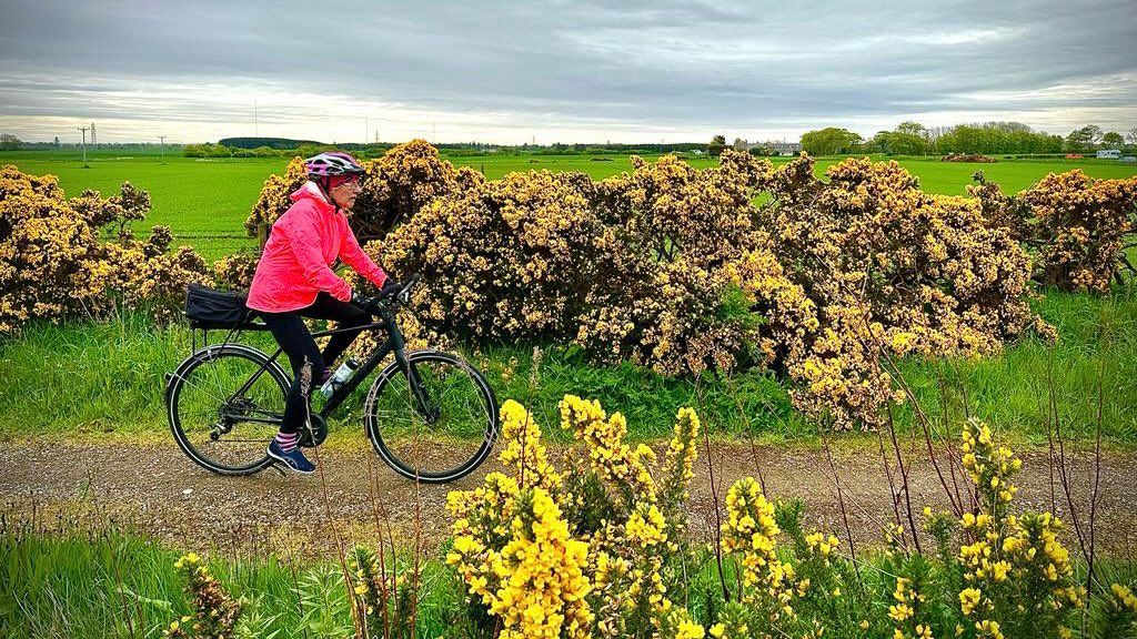84-year-old 'Bionic Granny' nears end of 1000 mile cycle in memory of ...