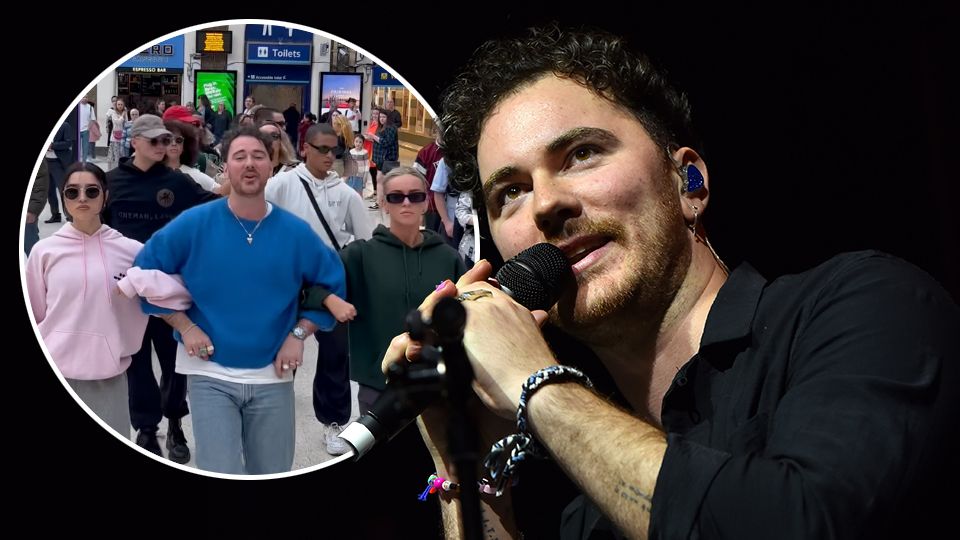 Cian Ducrot surprises commuters with a flash mob in a busy train station